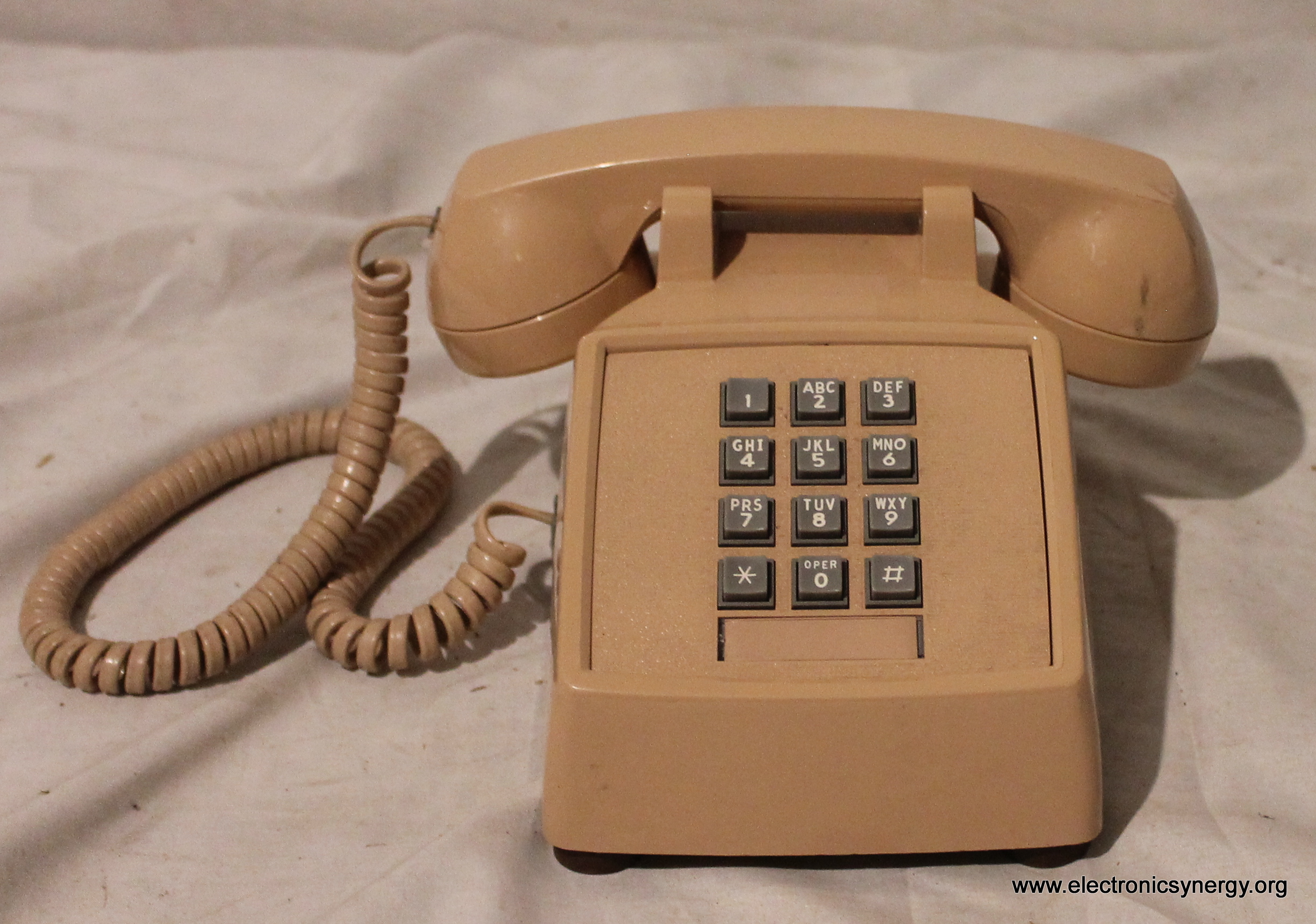 ITT 2500-13 Push Button Desk Phone – Electronic Synergy Foundation